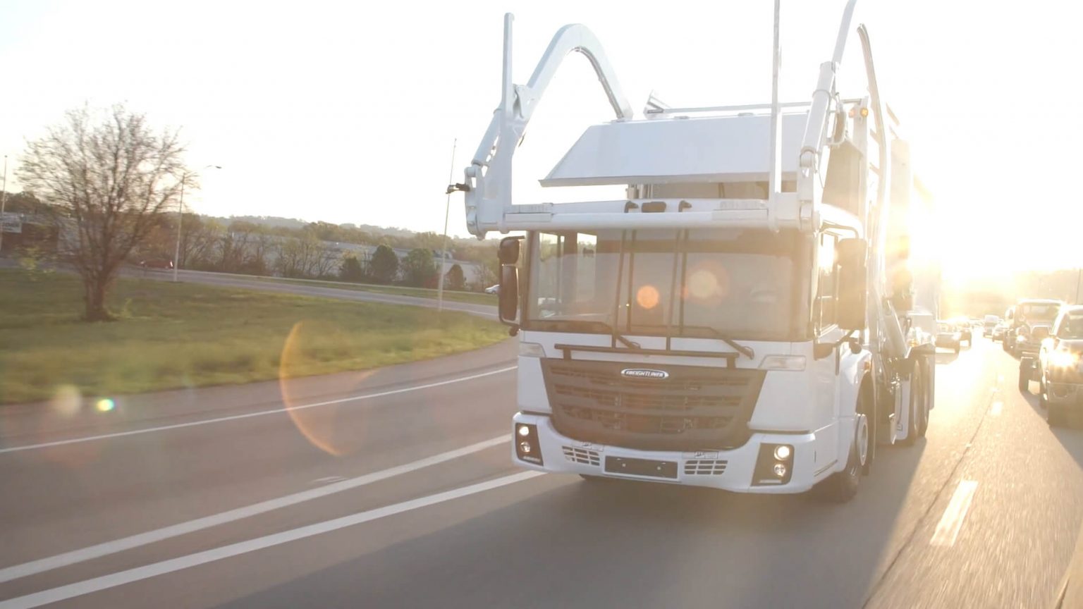 Half/Pack Automated Residential Front Load Garbage Trucks - Heil